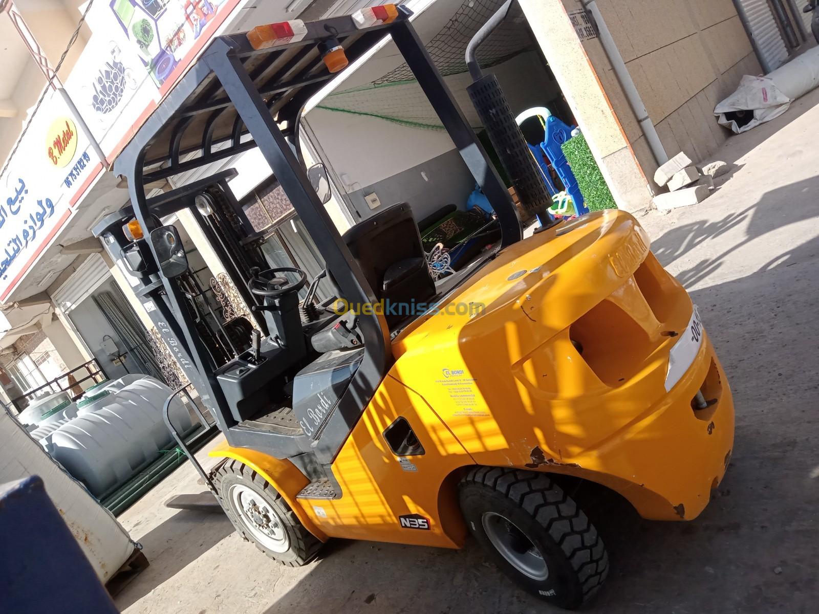 el bardi Chariot élévateur / Clark / 3,5T 2021 - Tiaret Algérie