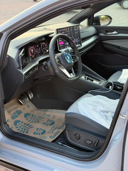 Volkswagen Golf 8 2025 R- Line وهران بئر الجير - واد كنيس - الجزائر